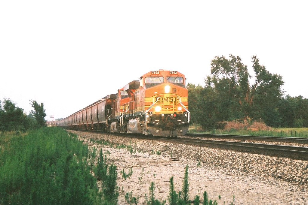 BNSF 7692 westbound